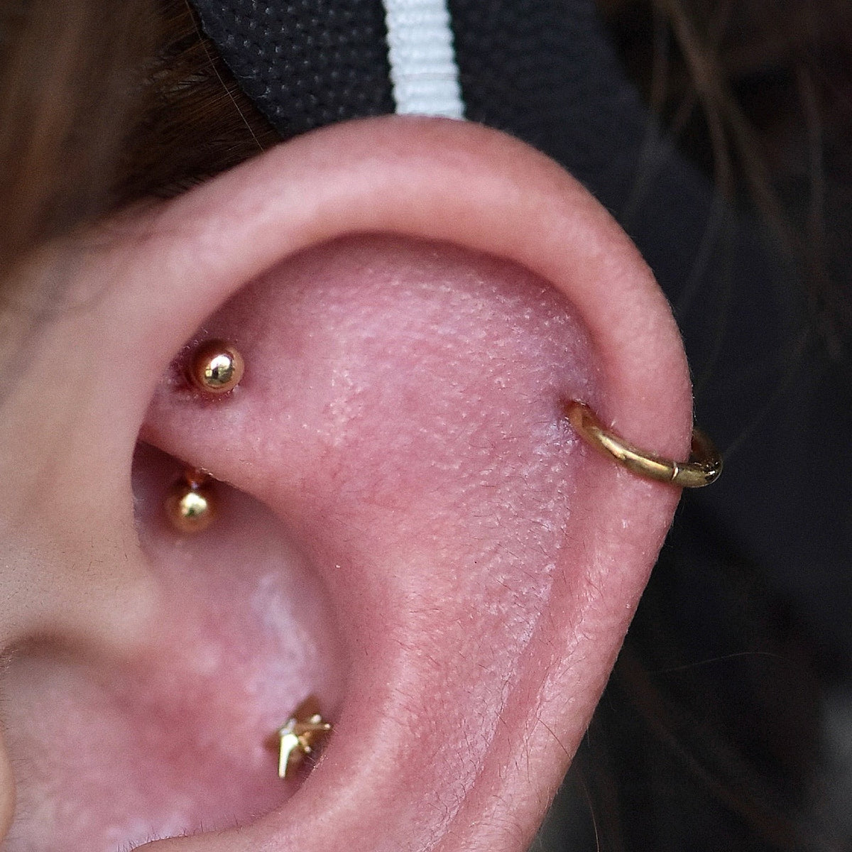 Solid Gold Threadless Curved Barbell – Piercing Day Studio