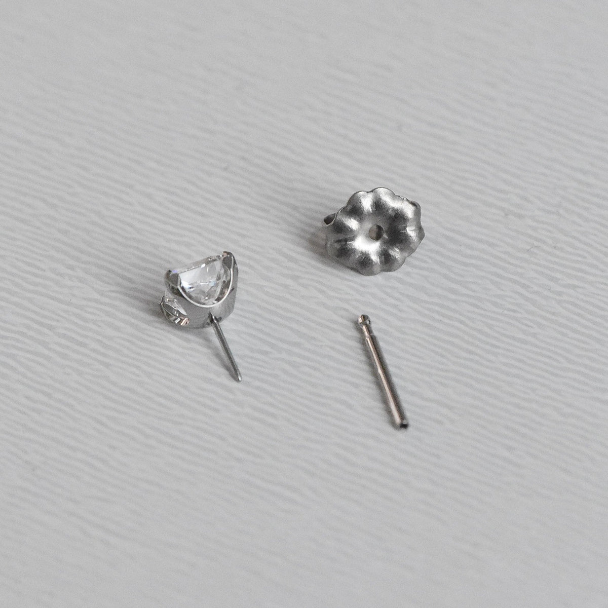 Anatometal Threadless Standard Earring Post – Piercing Day Studio